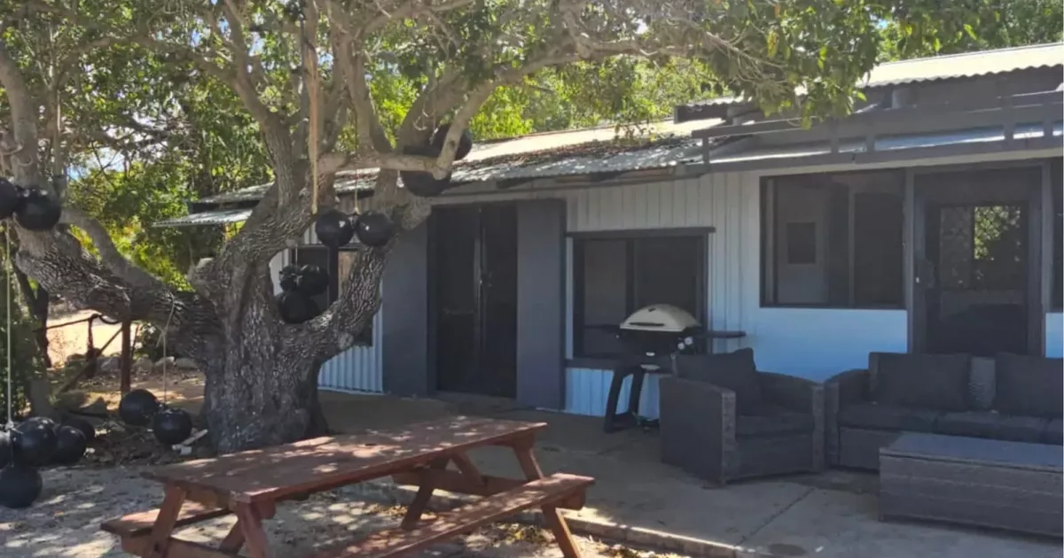 Cygnet Bay Pearl Farm | Divers Pearlers Shack